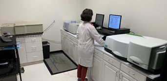 Spectrophotometer, UV Visible Spectrophotometer and Rail Mounted Laser